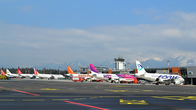 Letališče Brnik (Aerodrom Ljubljana) je januarja 2017 zabeležilo 21.5% ...