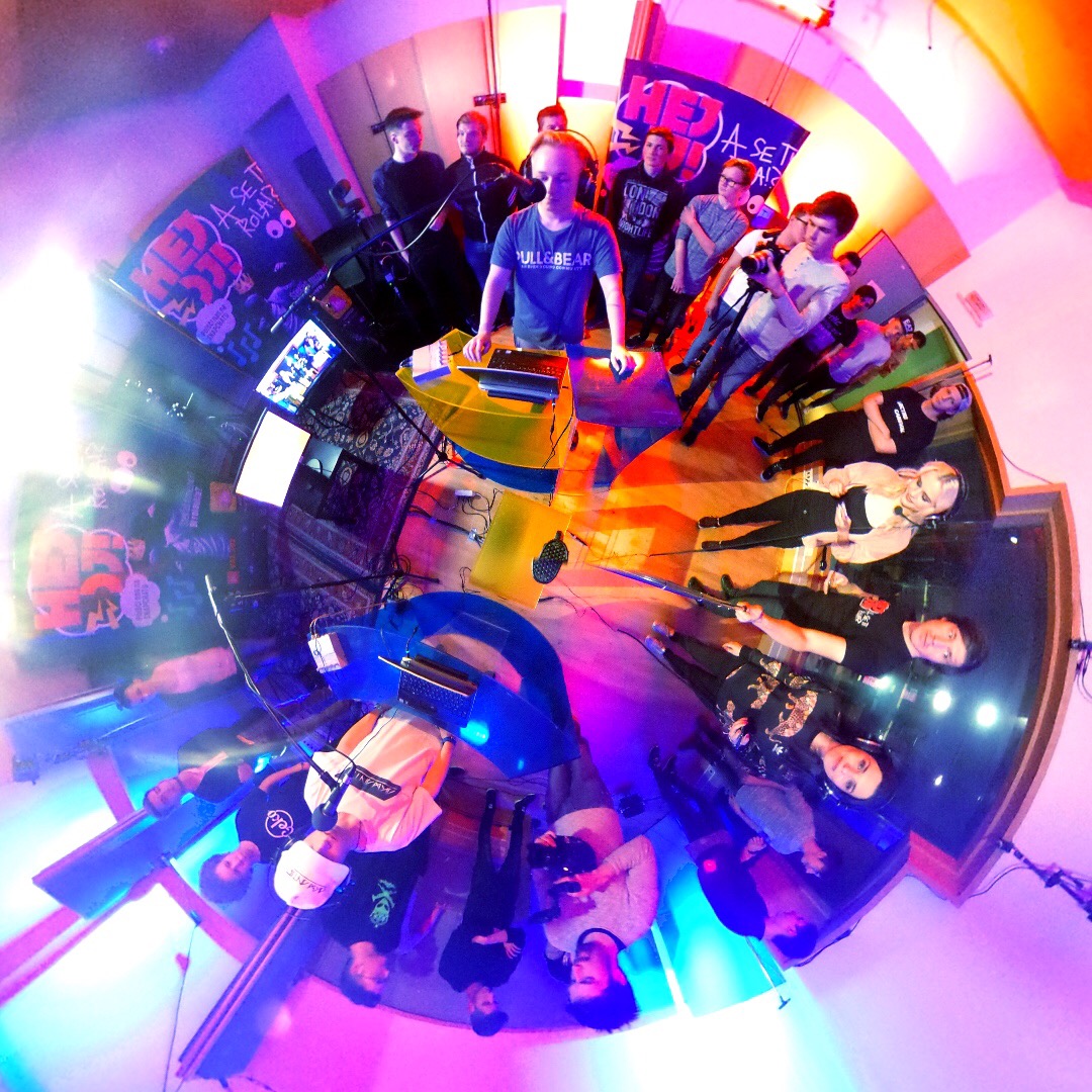 Hej, DJ! na Valu 202 ob ponedeljkih ob 20.00 z mladimi in nadobudnimi ...