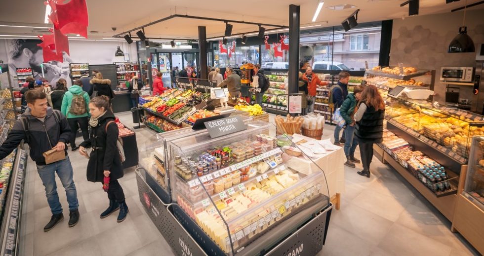 Prenovljena trgovina Mercator na Gregorčičevi ulici v Ljubljani s ...