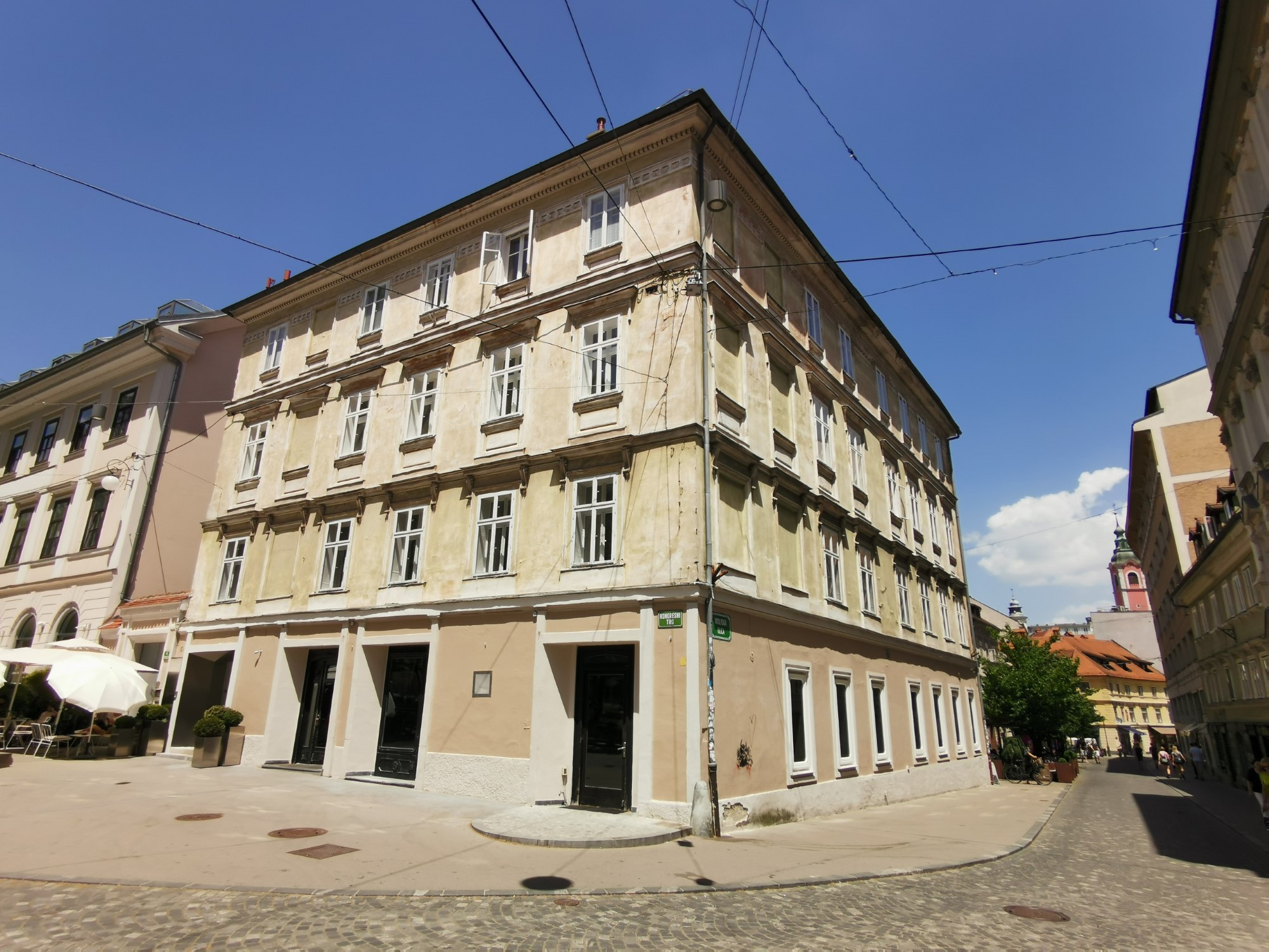 Kavarna Zvezda na novi lokaciji (Kongresni trg 3) praznuje 22 let ...