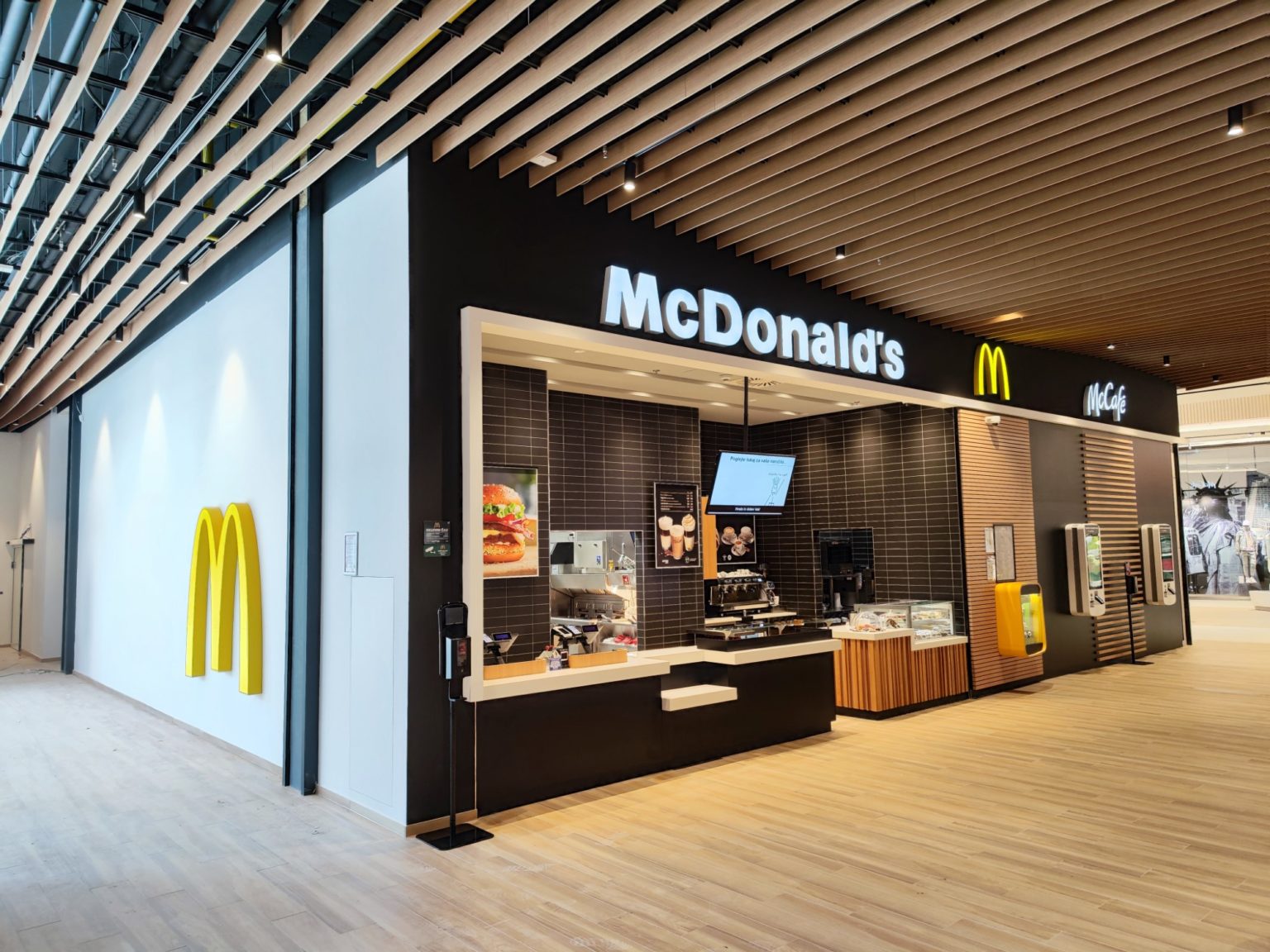 McDonald's Supernova Rudnik Ljubljana odpira vrata v sklopu food court ...