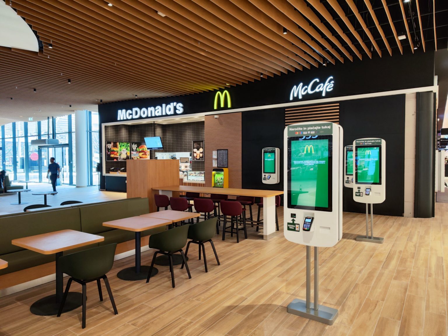 McDonald's Supernova Rudnik Ljubljana odpira vrata v sklopu food court ...