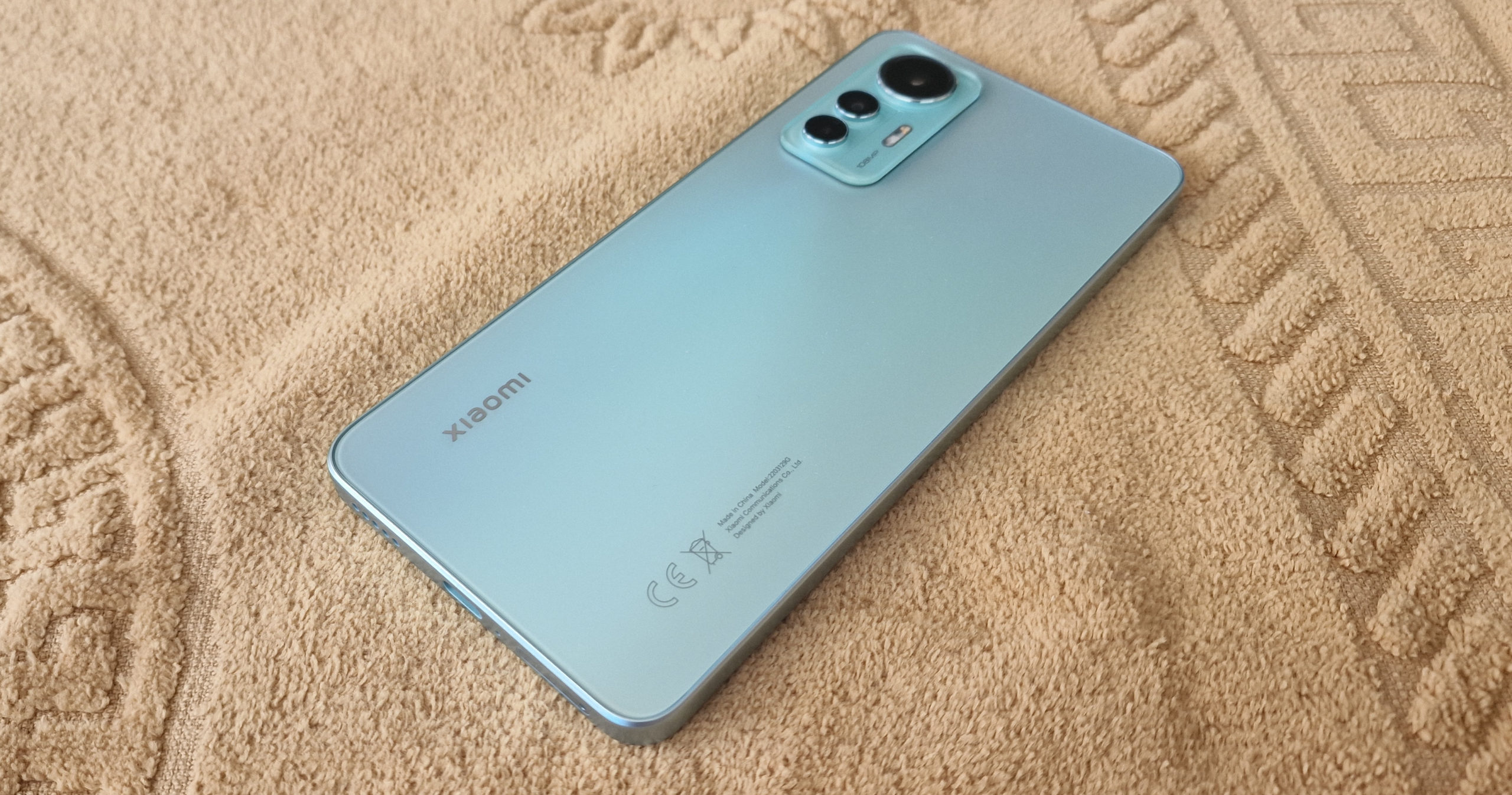 Xiaomi 12 Lite test lite različice serije 12, ki preseneča s premium ...