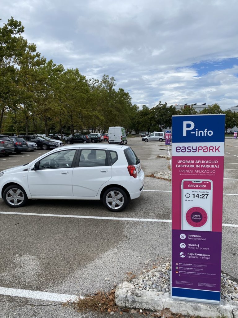 Parkirišče ParkEF ob Ekonomski fakulteti je prvo parkirišče s sistemom ...