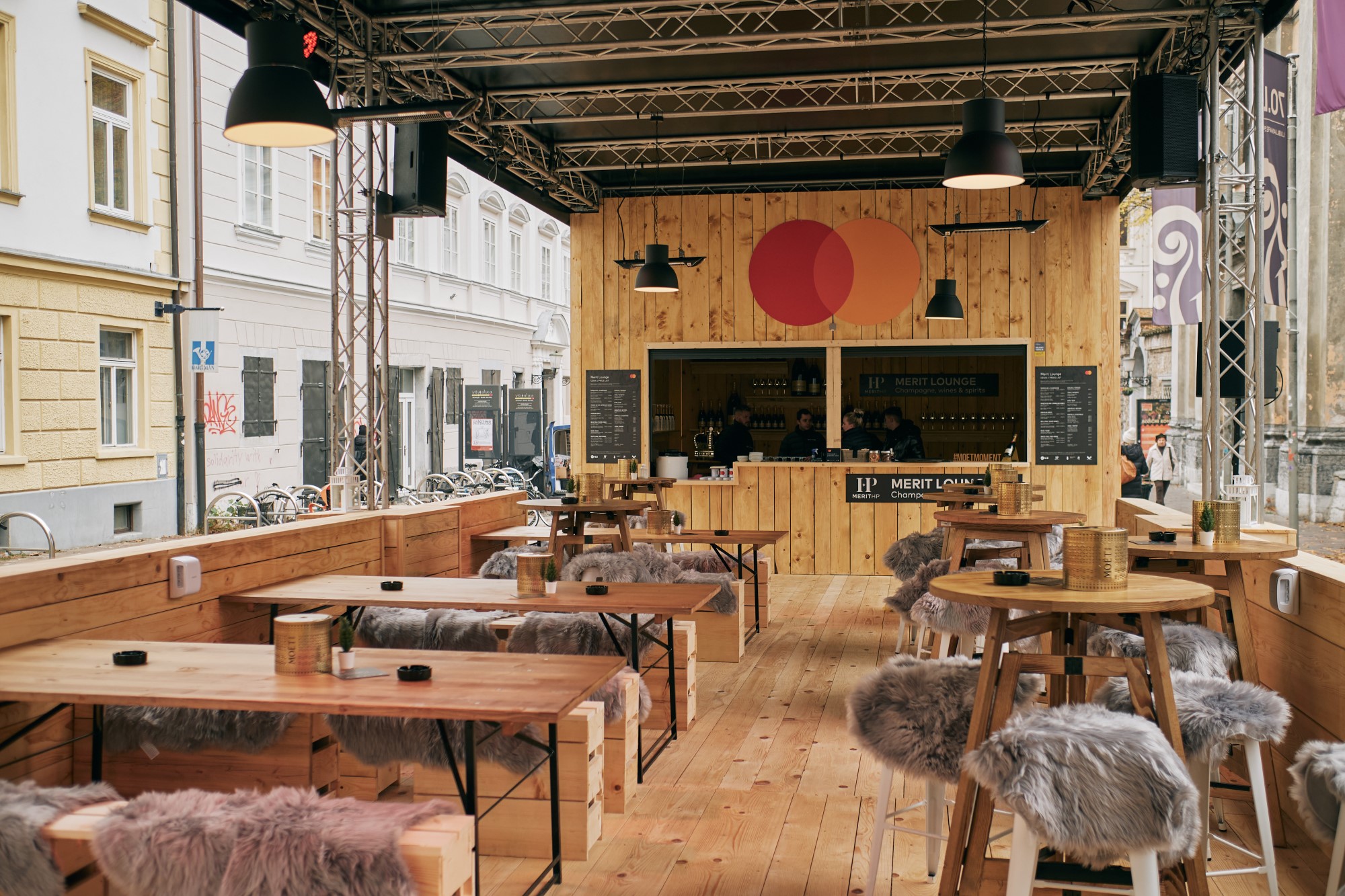 V Ljubljani bosta Mastercard praznična vasica ter Mastercard Pop-up ...