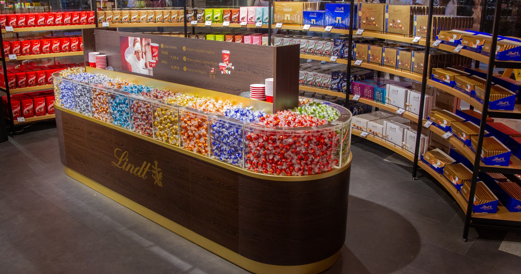 Lindt trgovina Slovenija v sklopu trgovine Maxi Ljubljana je prva trgovina Lindt v Sloveniji ...