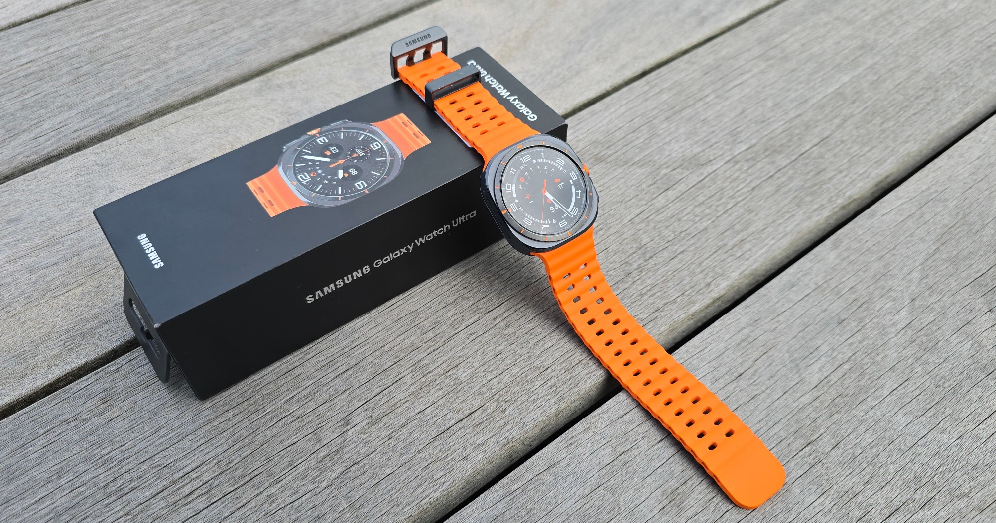 Samsung Galaxy Watch Ultra test ure, ki na zapestje prinaša robustno ...