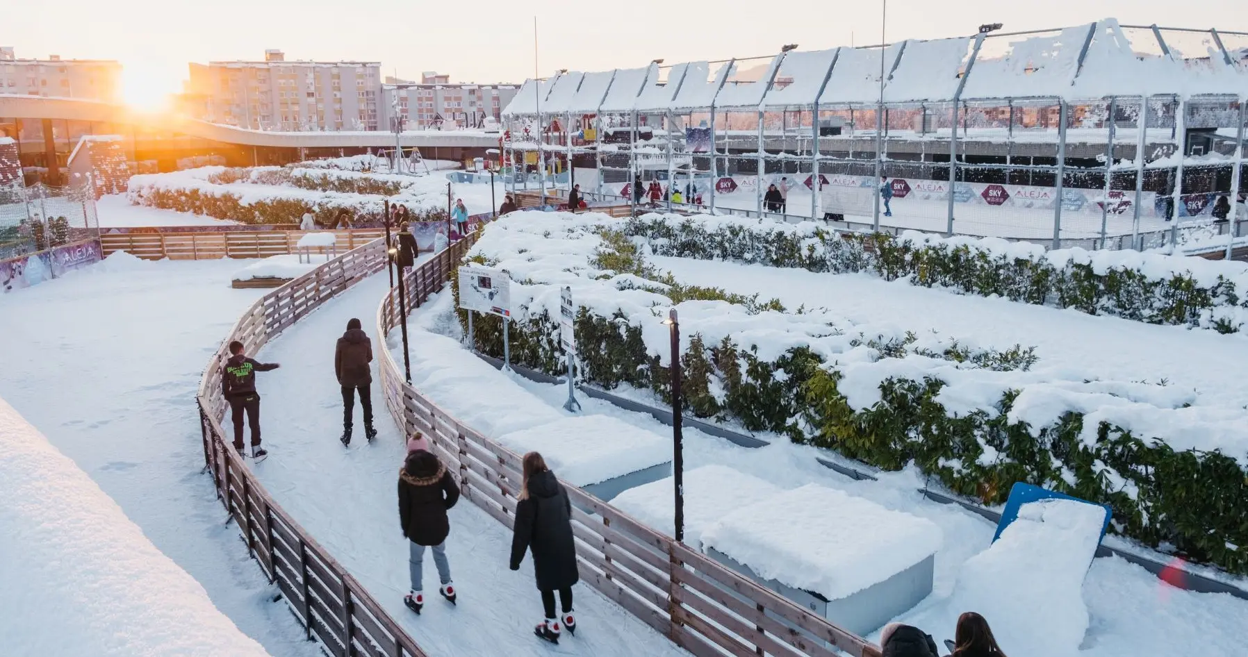 Aleja drsališče 2024 2025 drsanje na Aleja SKY Ljubljana cenik, delovni ...