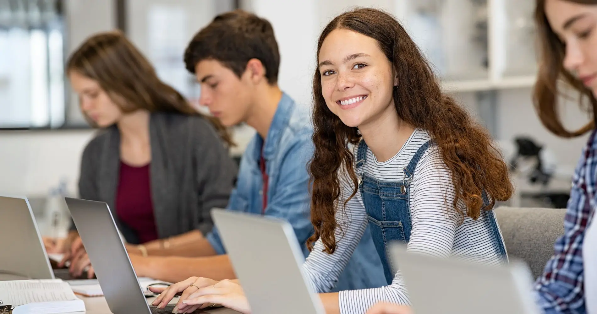 Razpis za vpis v srednje šole 2025 2026 / točke za vpis v srednjo šolo 2025/26, število točk ...